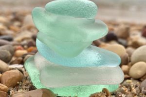 15 Best US Beaches for Sea Glass Collecting - Scenic States