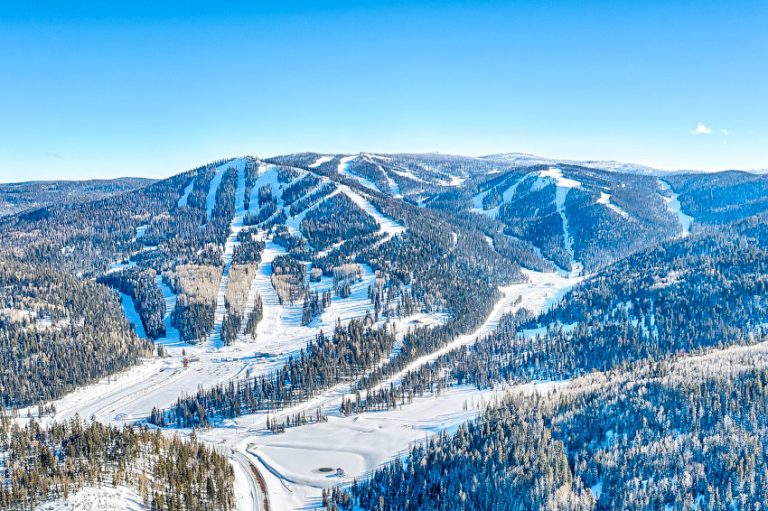 Top 8 Resorts for Skiing Near Flagstaff, Arizona - Scenic States
