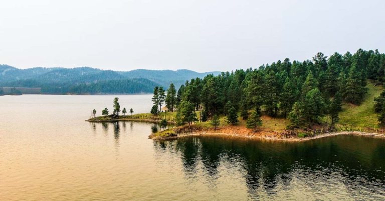 10 Lakes in South Dakota for Amazing Views - Scenic States