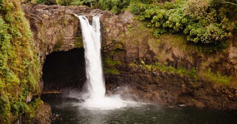 6 Stunning Hilo Waterfalls You Must Visit this Year - Scenic States